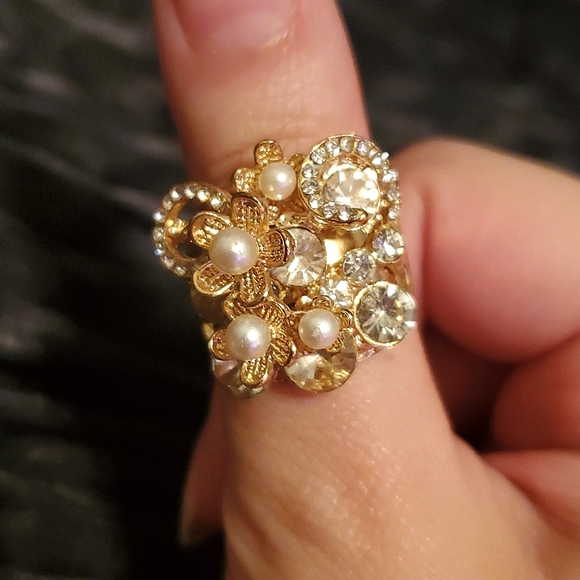 Charming Charlie | Jewelry | Daisy Pearl Rhinestone Adjustable Ring ...